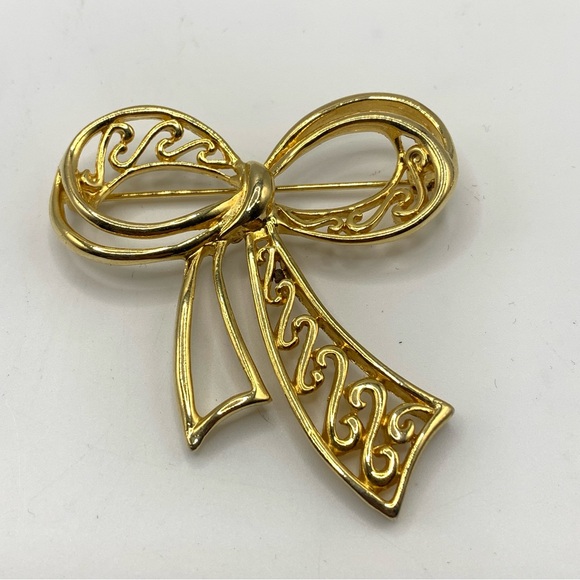 Monet | Jewelry | Vintage Signed Monet Gold Tone Bow Brooch With ...
